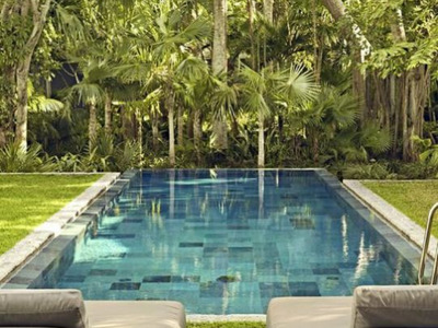 Piscinas con fondos de colores, una nueva tendencia para alejarse del ...